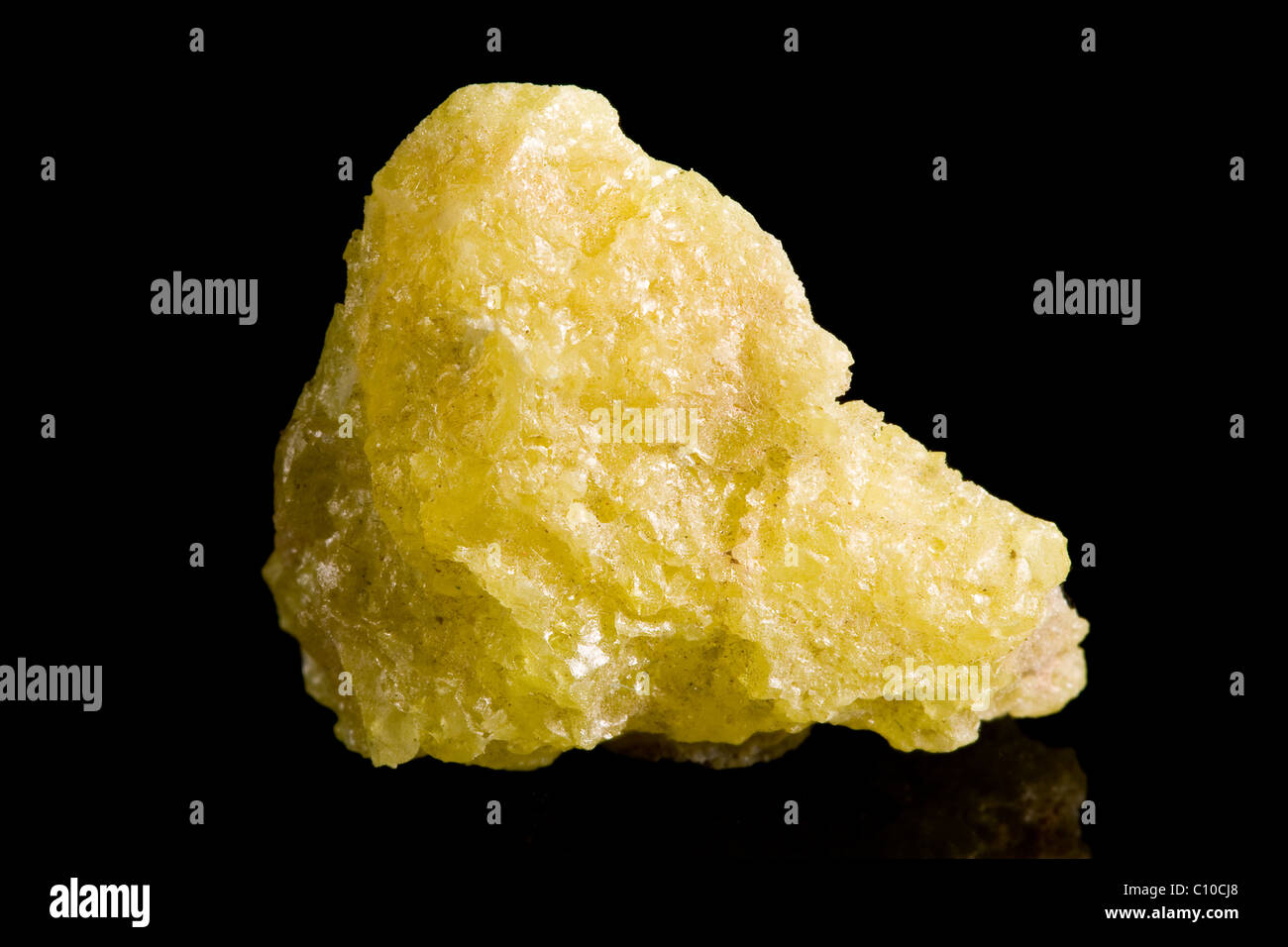 Raw mineral sulfur hi-res stock photography and images - Alamy