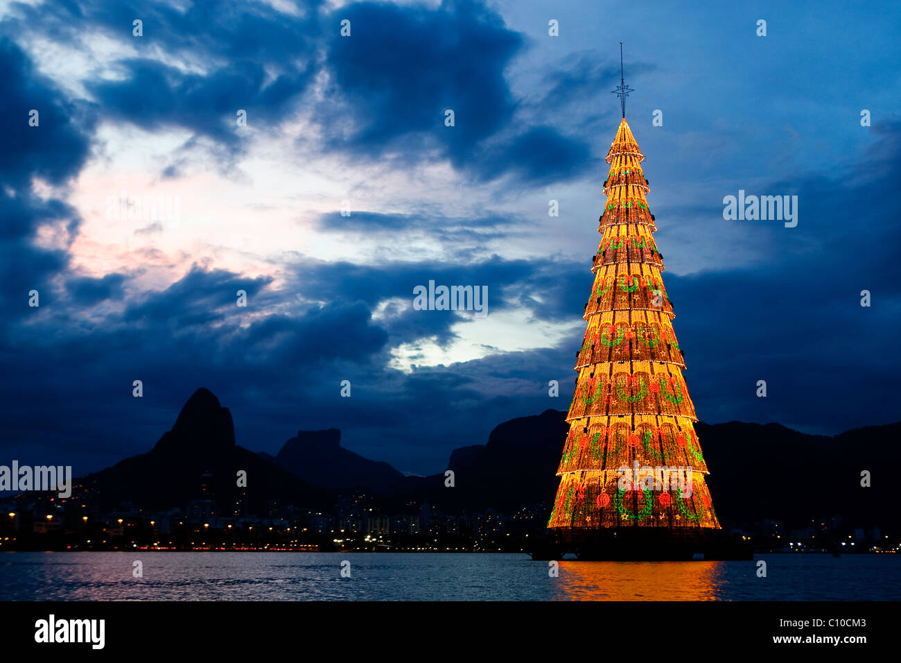 Rodrigo freitas lagoon christmas hi-res stock photography and images ...