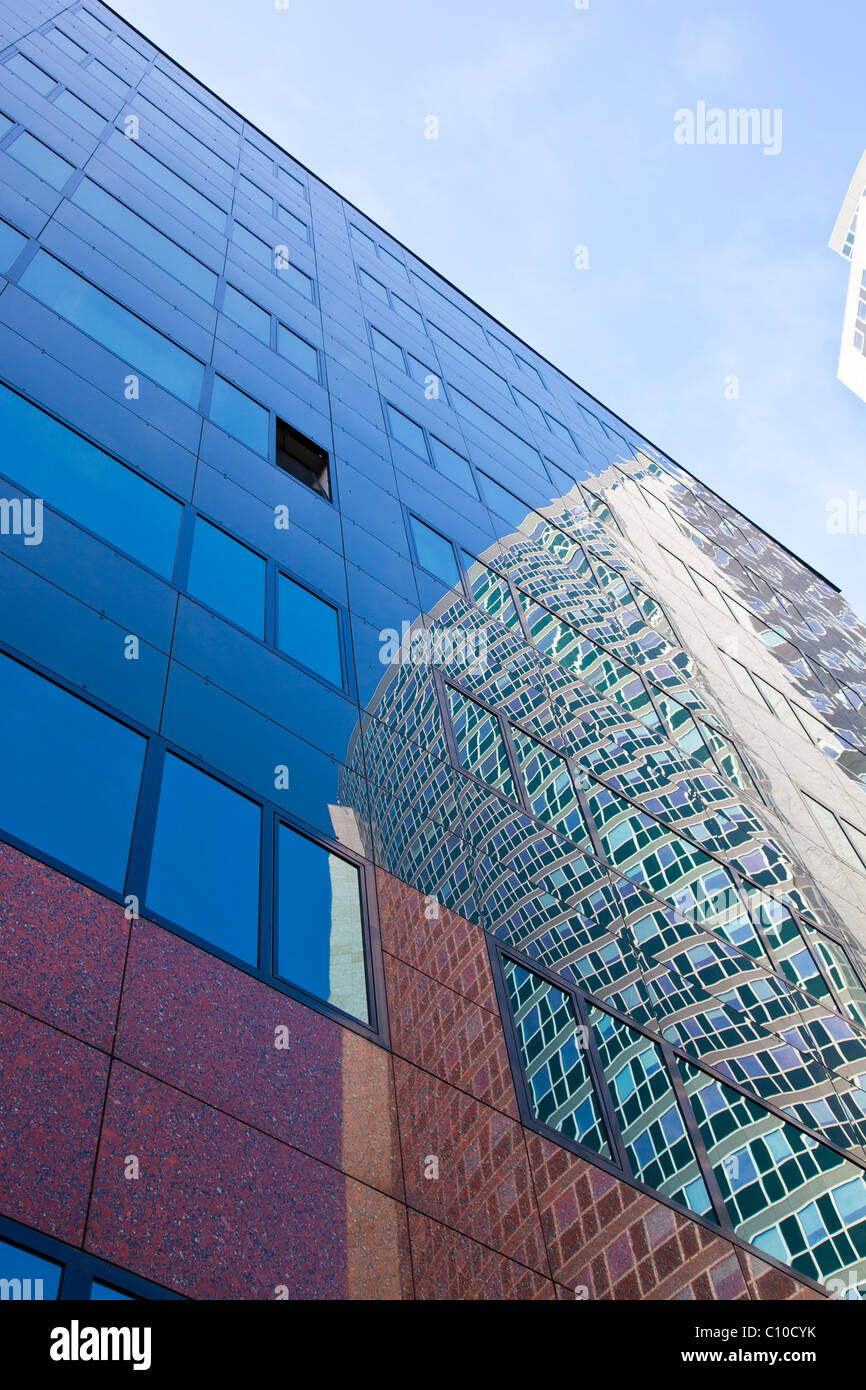 Glass building building office hi-res stock photography and images - Alamy