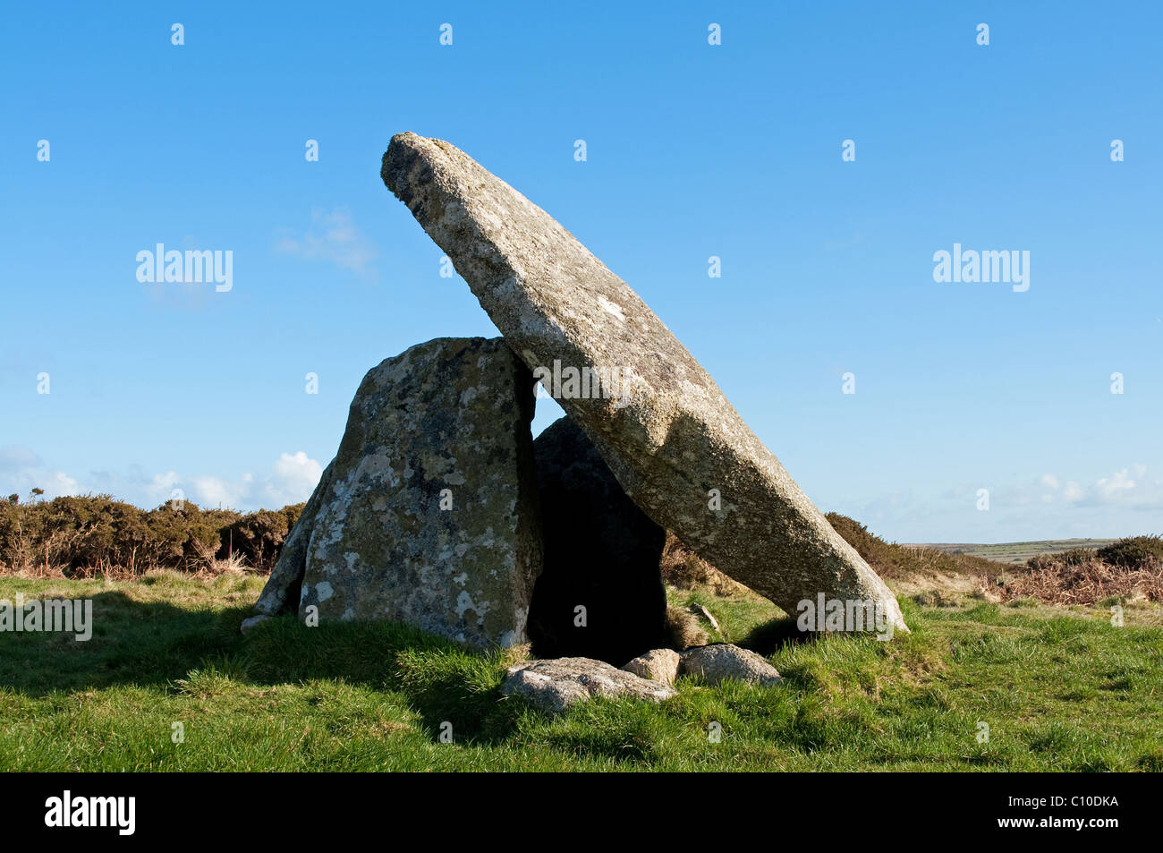 Mulfra quoit near Penzance in Cornwall, UK Stock Photo - Alamy