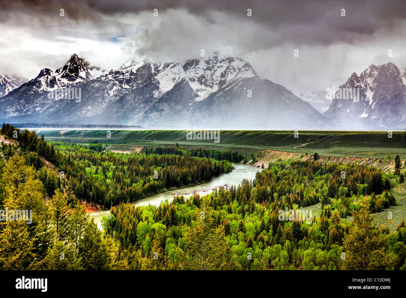 SNAKE RIVER OVERLOOK WITH MOUNTAINS IN GRAND TETONS, WY Stock Photo - Alamy