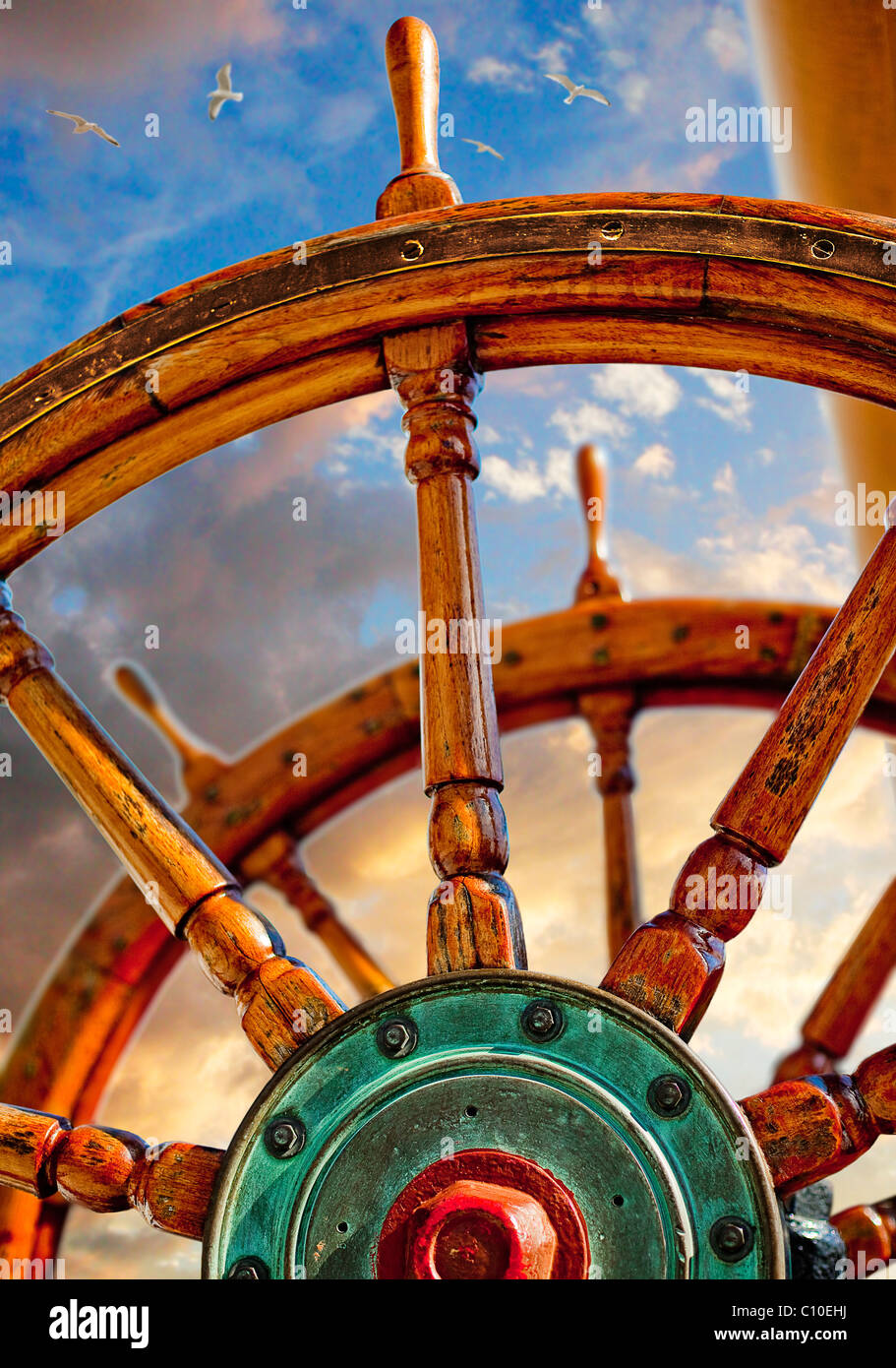 Ships wheels hi-res stock photography and images - Alamy