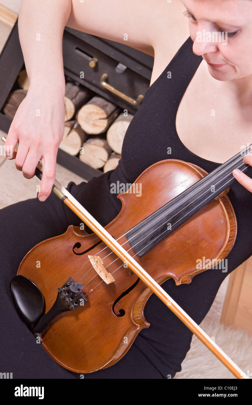 woman plays the viola Stock Photo - Alamy