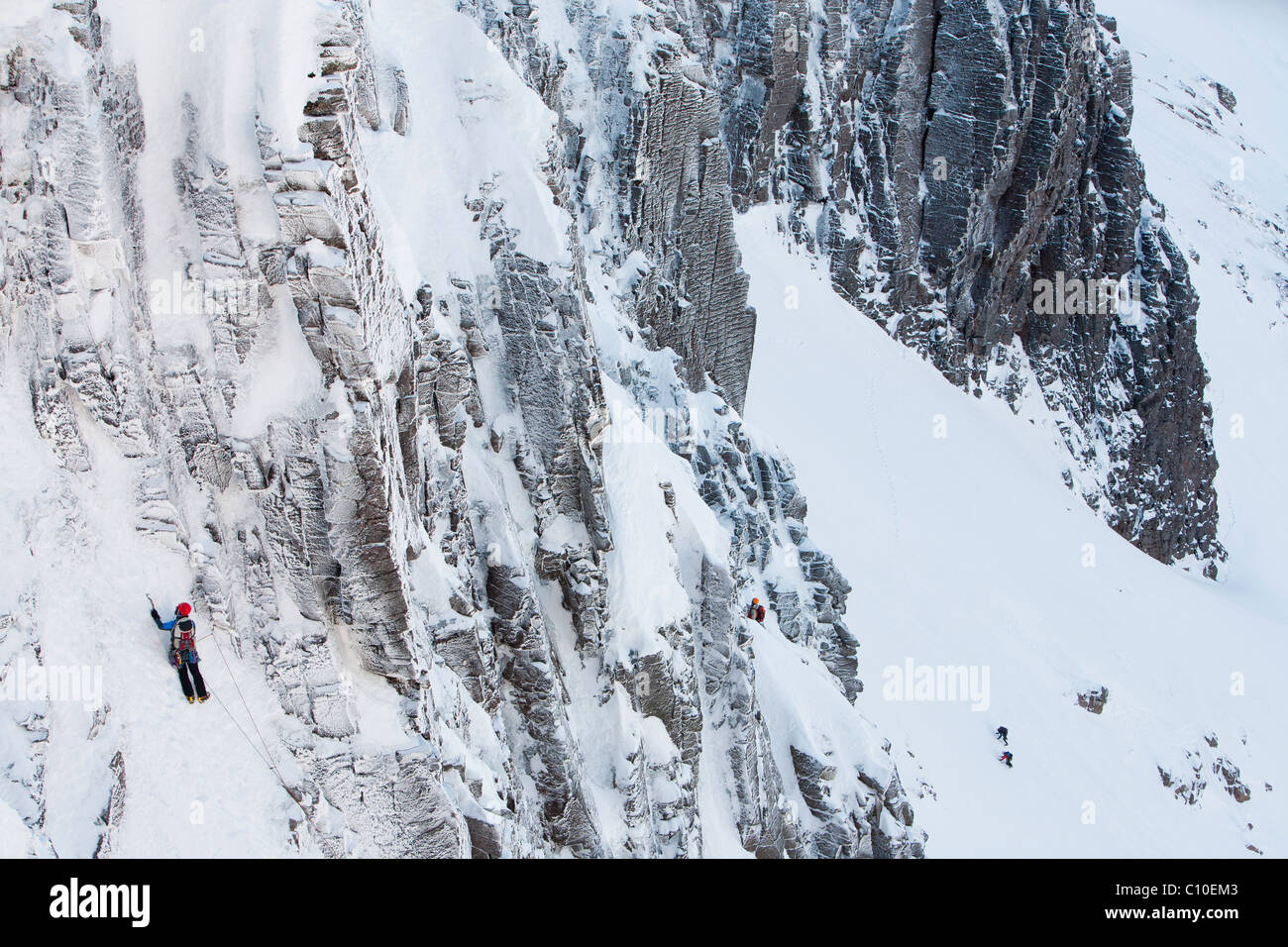 A mountaineer winter climbing in Coire an Sneachda in the Cairngorm ...