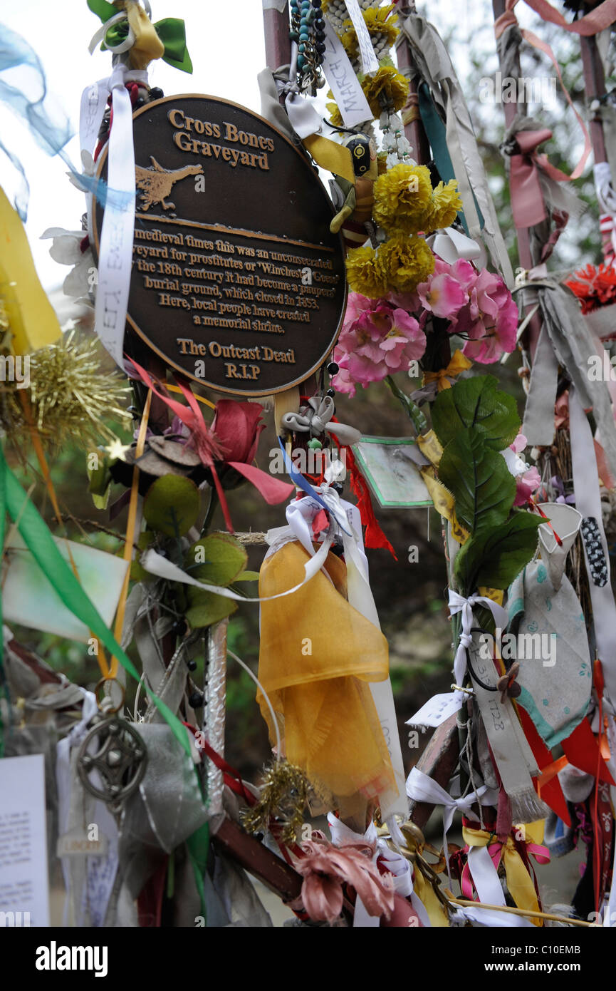 Crossbones graveyard southwark hi-res stock photography and images - Alamy