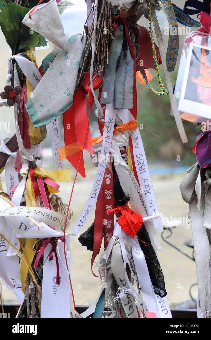 Crossbones graveyard london hi-res stock photography and images - Alamy