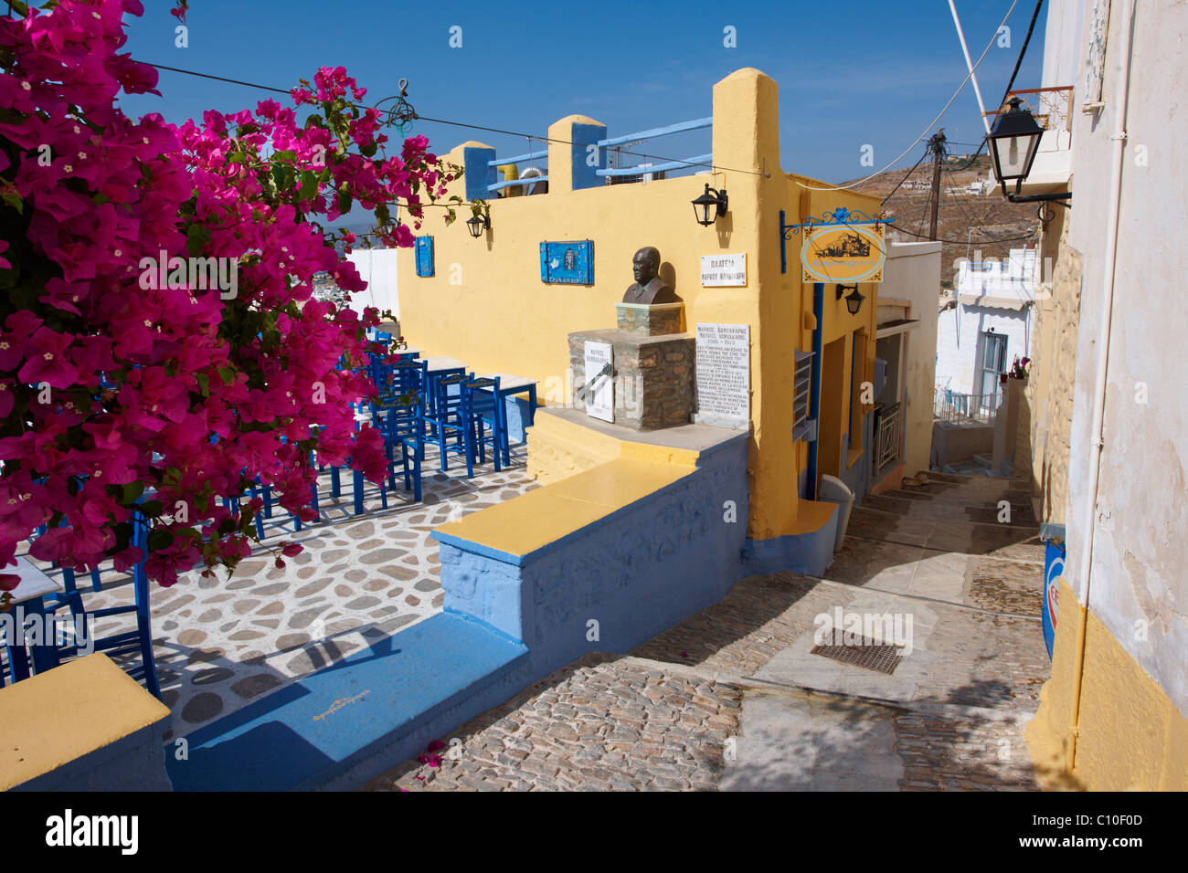 Lanes & Cafe of Anno Syros Stock Photo - Alamy