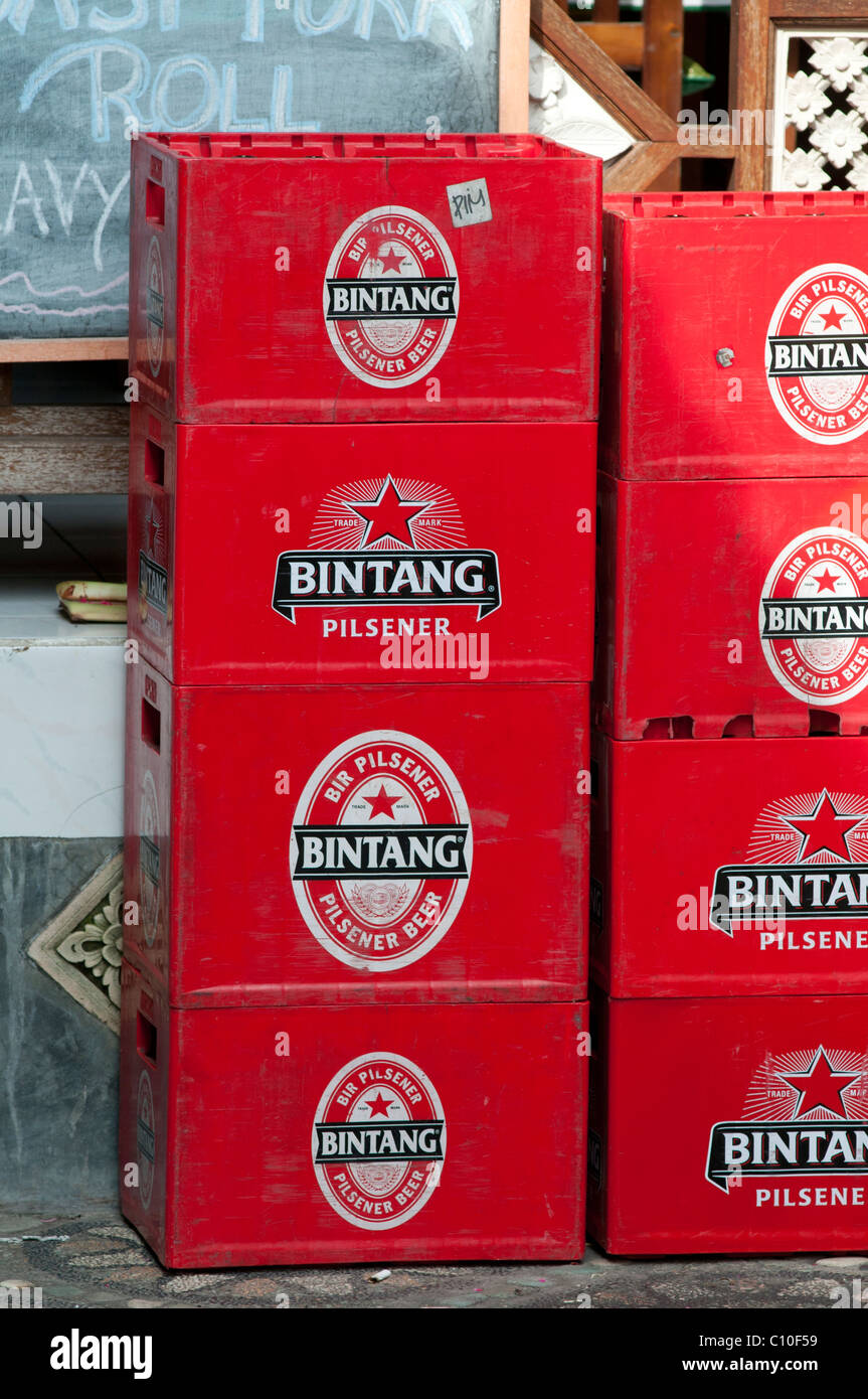 Cases of beer hi-res stock photography and images - Alamy