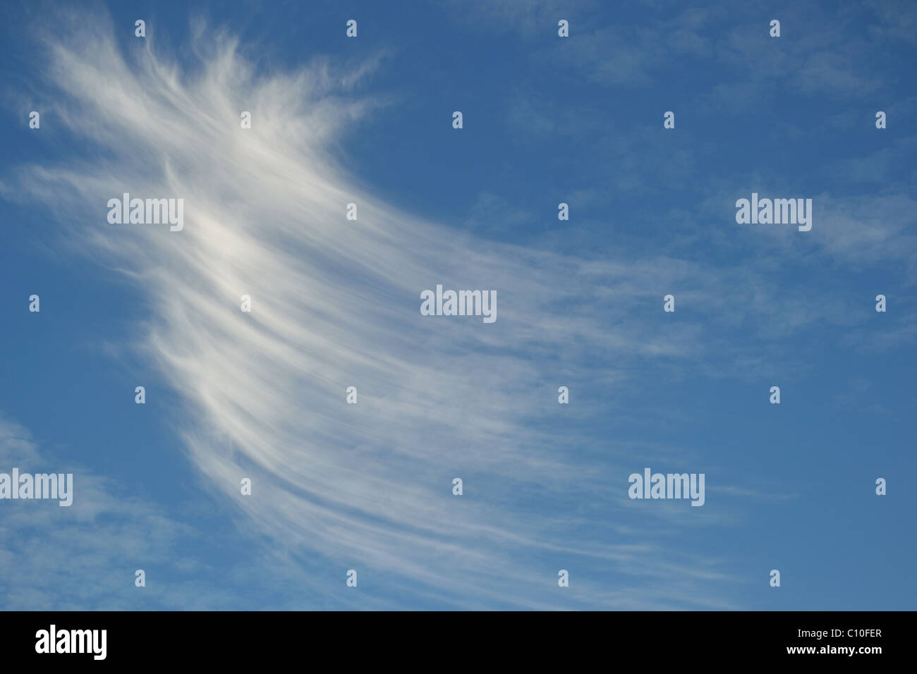Unusual cloud formation - Weird cirrus cloud looks like brush stroke on ...
