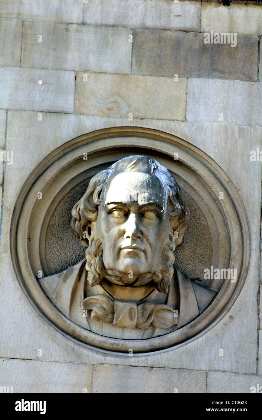 Stone Sculptures of Merchant pioneers and Inventors on the Side of The ...