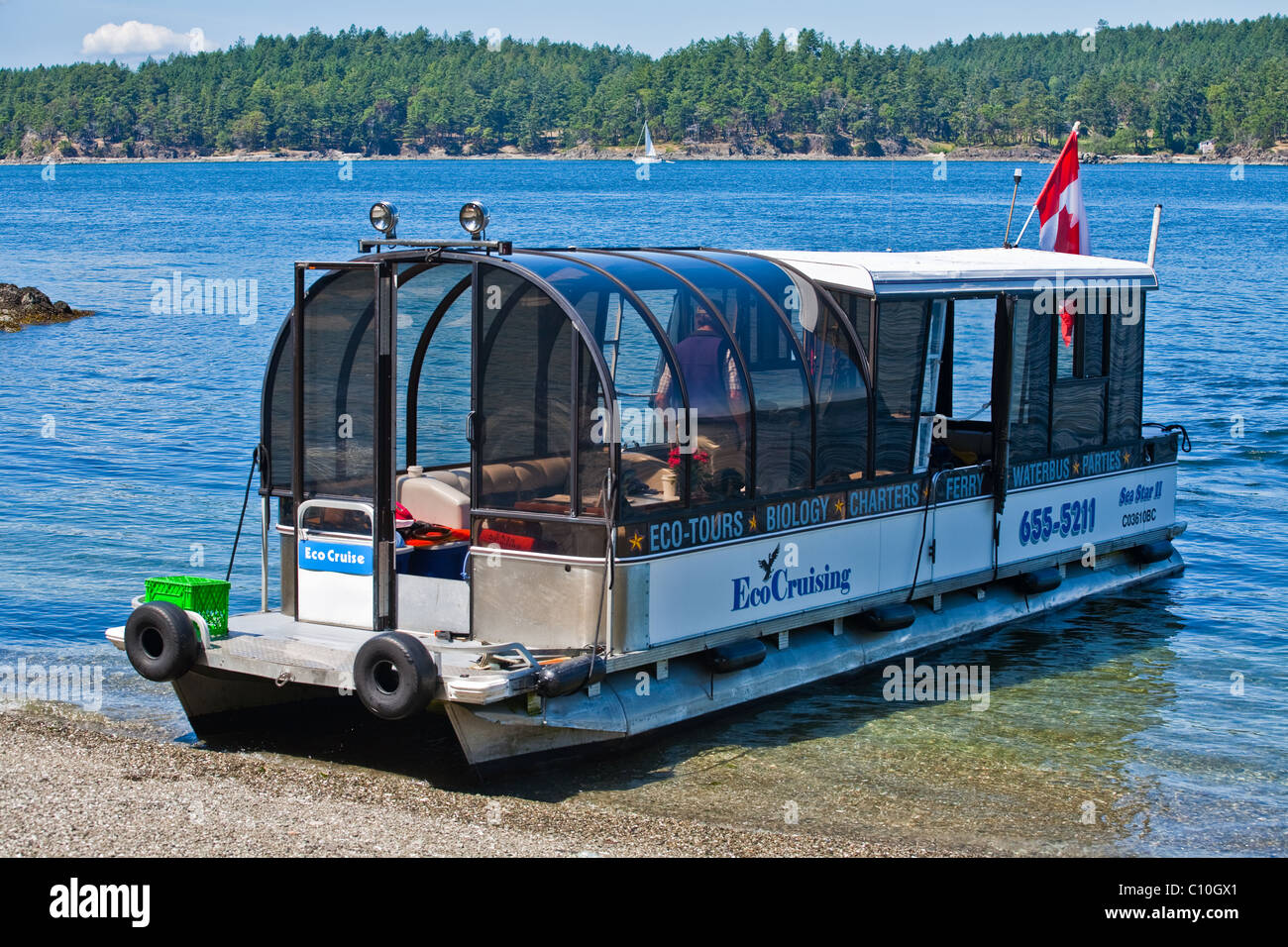 Marine biologist boat hi-res stock photography and images - Alamy