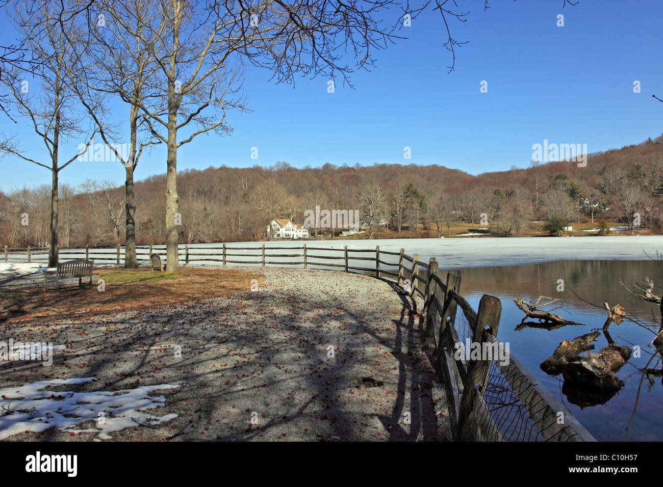 Harbor pond hi-res stock photography and images - Alamy