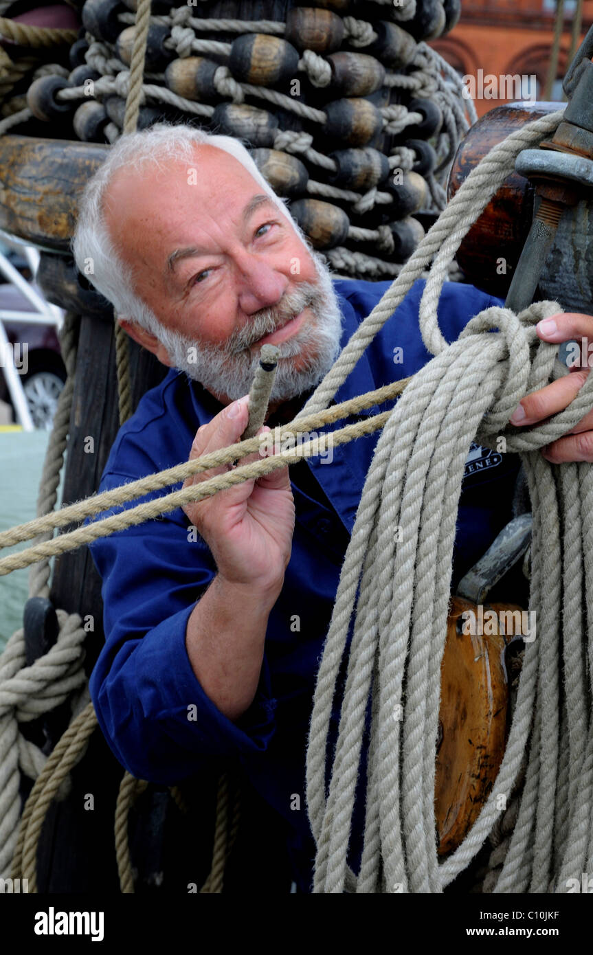 Sailor with rope and tackle on an old sailing ship Stock Photo - Alamy