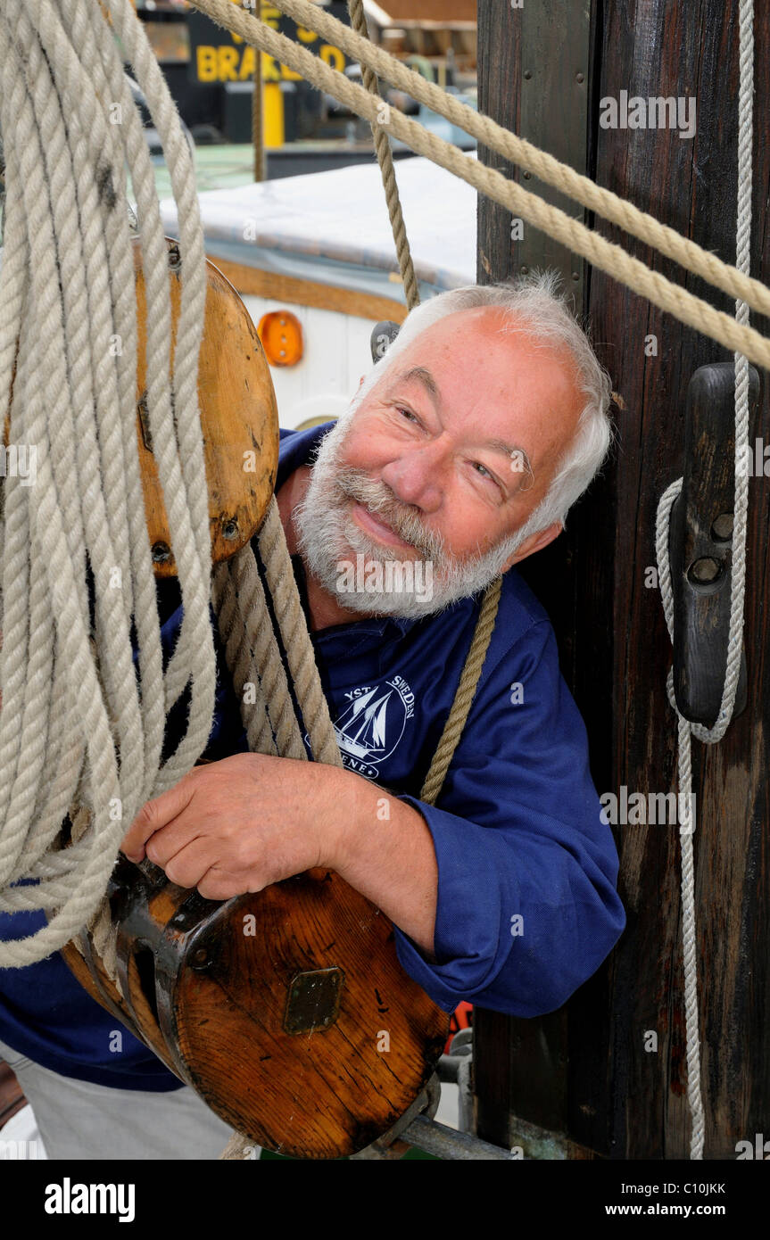 Sailor with rope and tackle on an old sailing ship Stock Photo - Alamy