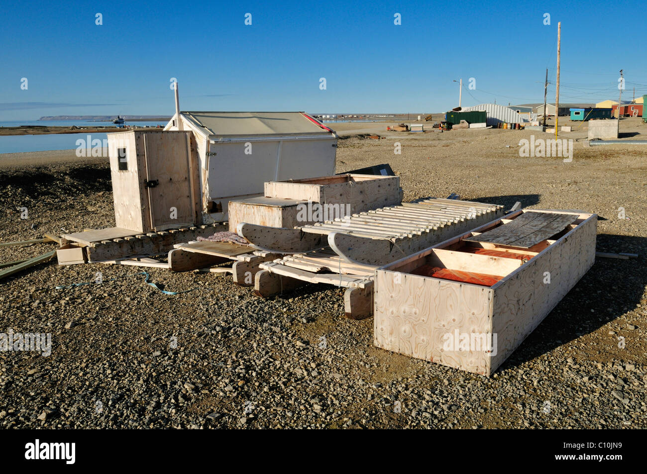 Wooden cabins arctic canada hi-res stock photography and images - Alamy