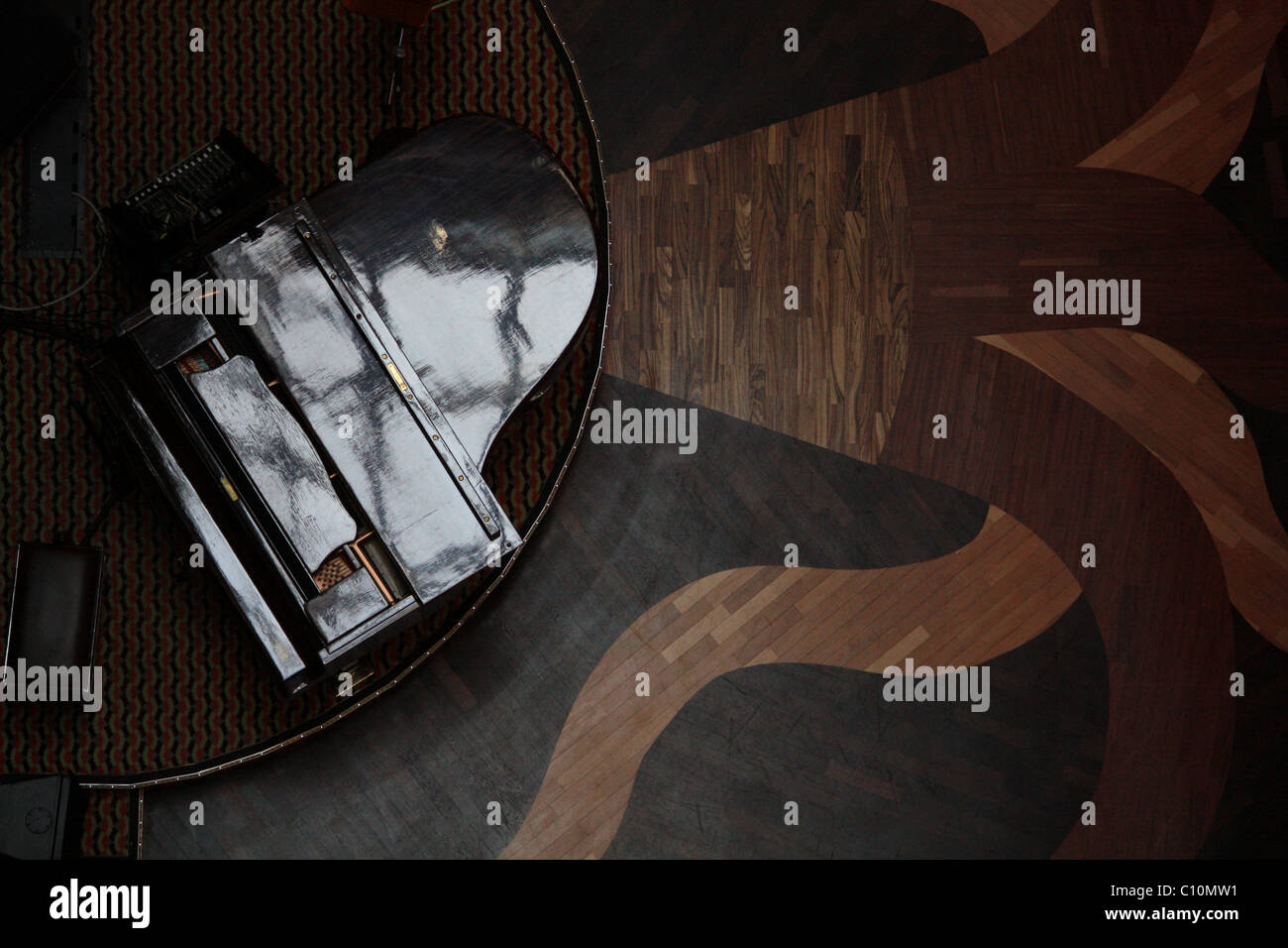 High angle view grand piano hi-res stock photography and images - Alamy