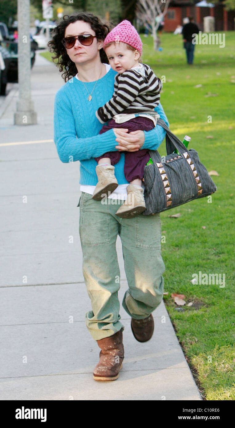 Sara gilbert and daughter sawyer hi-res stock photography and images ...