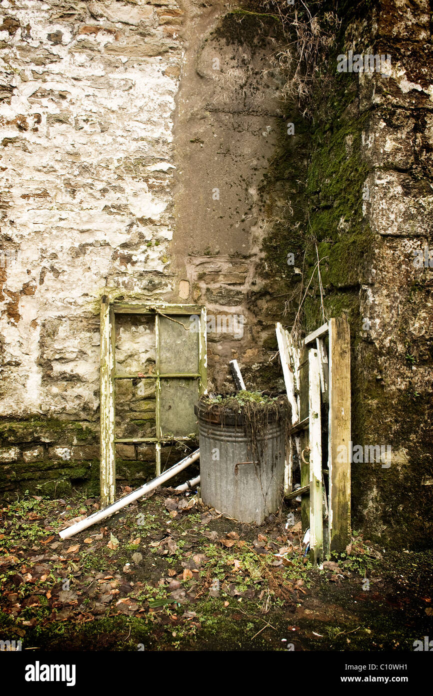 Old window frames hi-res stock photography and images - Alamy