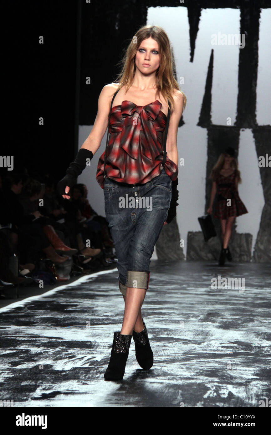 Model Mercedes-Benz IMG New York Fashion Week Fall 2009 - Miss Sixty ...
