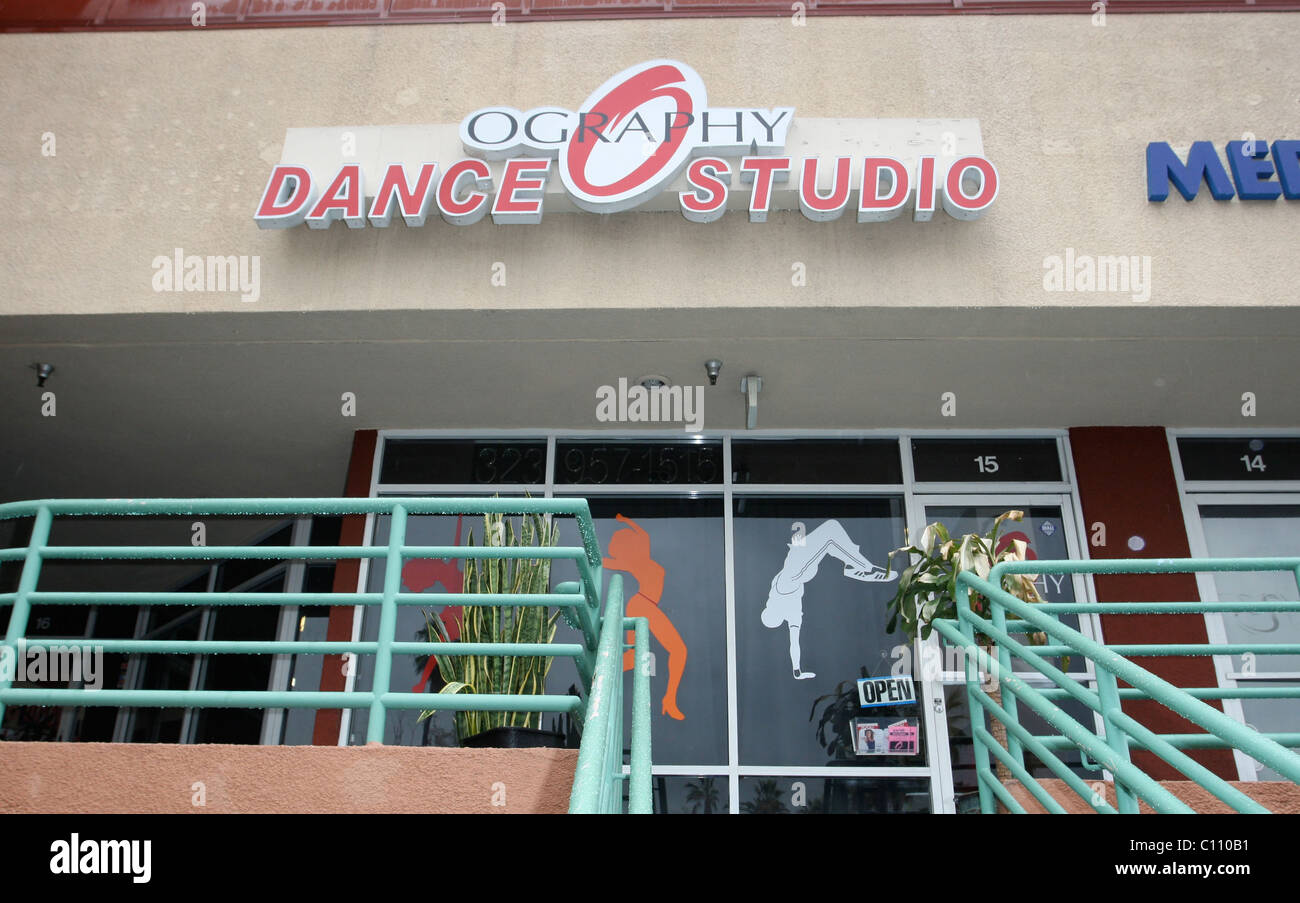 Katie Price aka Jordan and Peter Andre visit the Ography Dance Studio ...