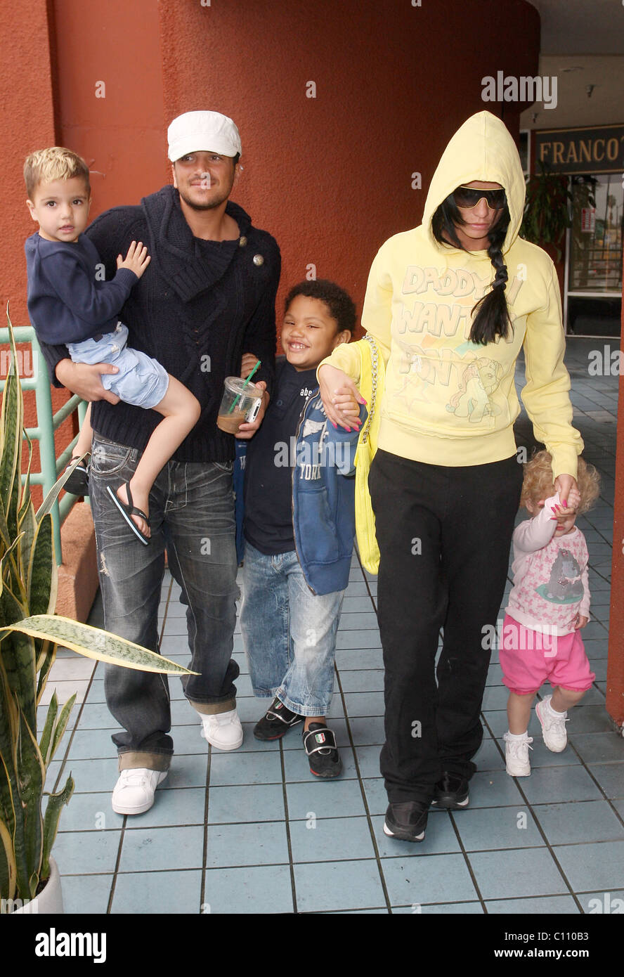 Katie Price aka Jordan and Peter Andre visit the Ography Dance Studio ...