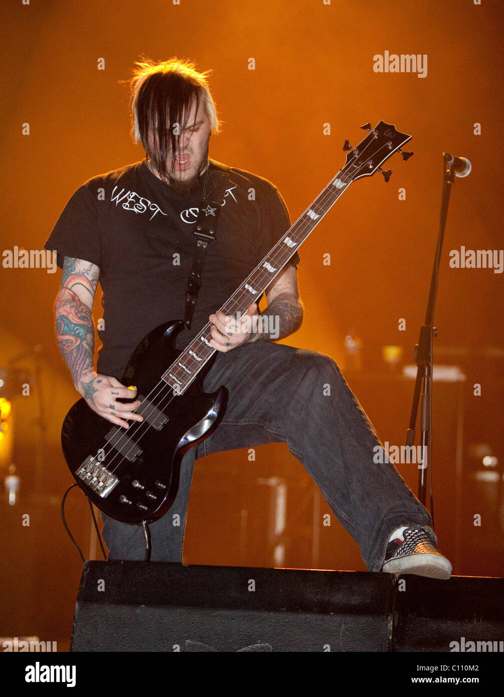 Bobby Burns of Soulfly performing live on stage at Coliseu dos Recreios ...