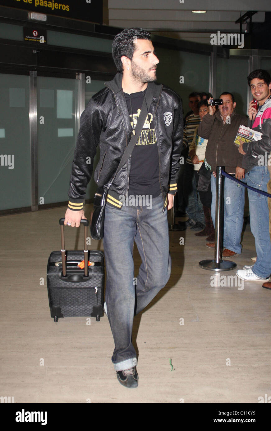 Fenerbahce footballer Daniel Guiza arrives in Seville for the ...
