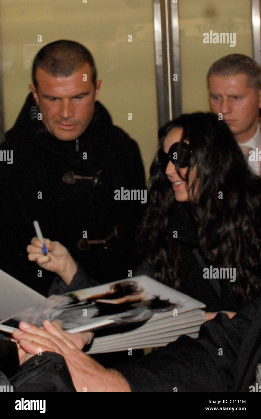 Demi Moore flying into Tegel Airport on a flight from Frankfurt for the ...