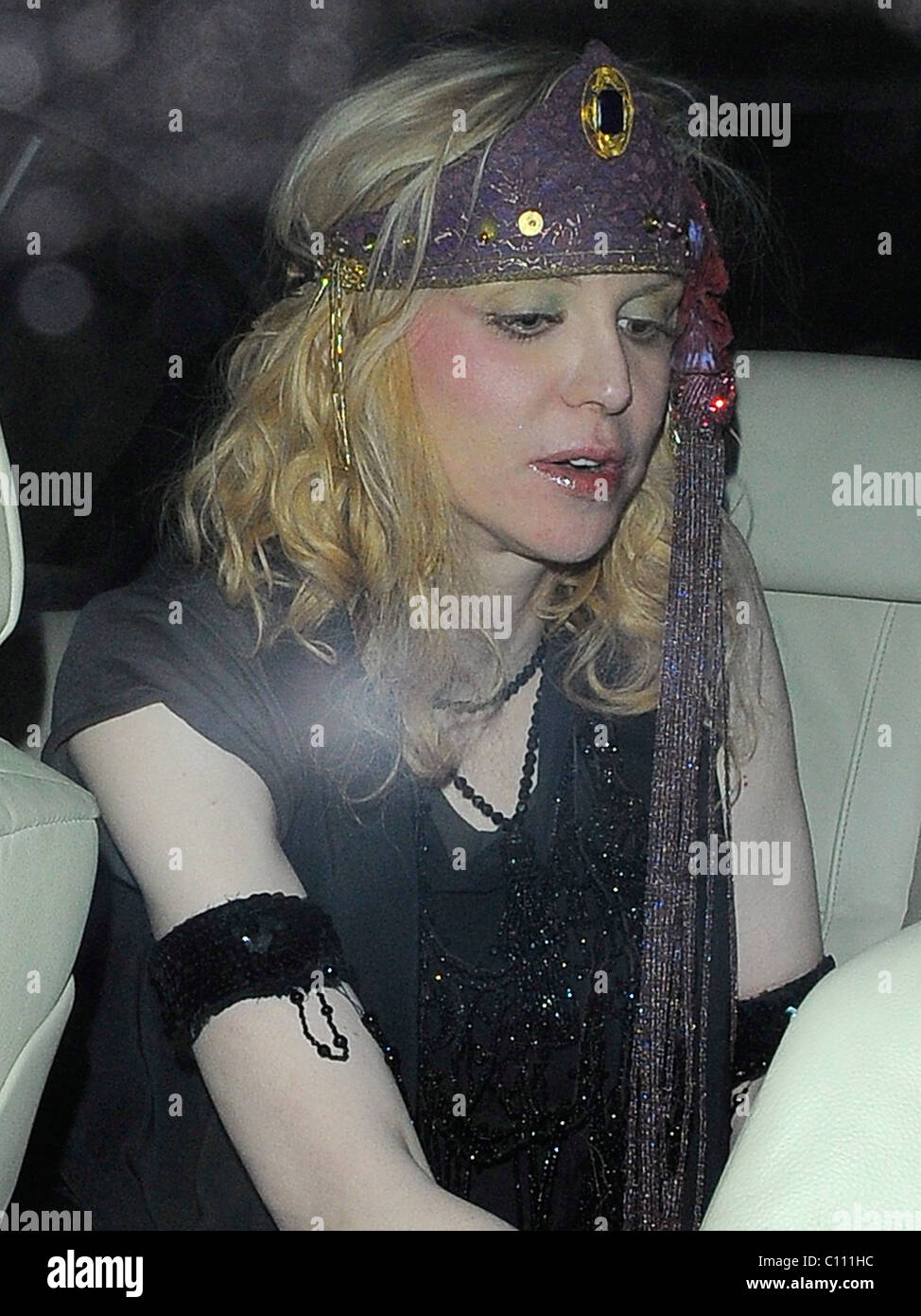 Courtney Love arrives back at her hotel shortly after 4am, smoking a ...