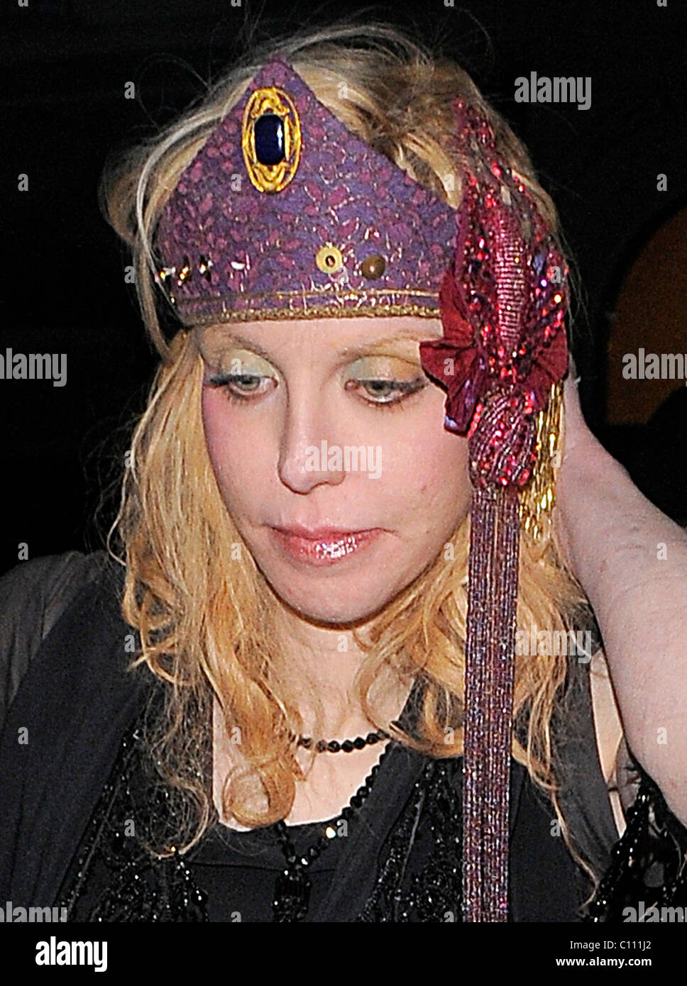 Courtney Love arrives back at her hotel shortly after 4am, smoking a ...