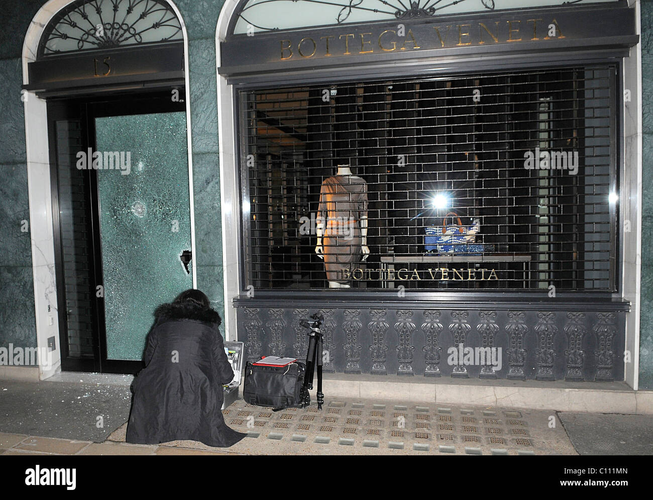 Smash and Grab' thieves strike again in plush Mayfair, following a vast ...