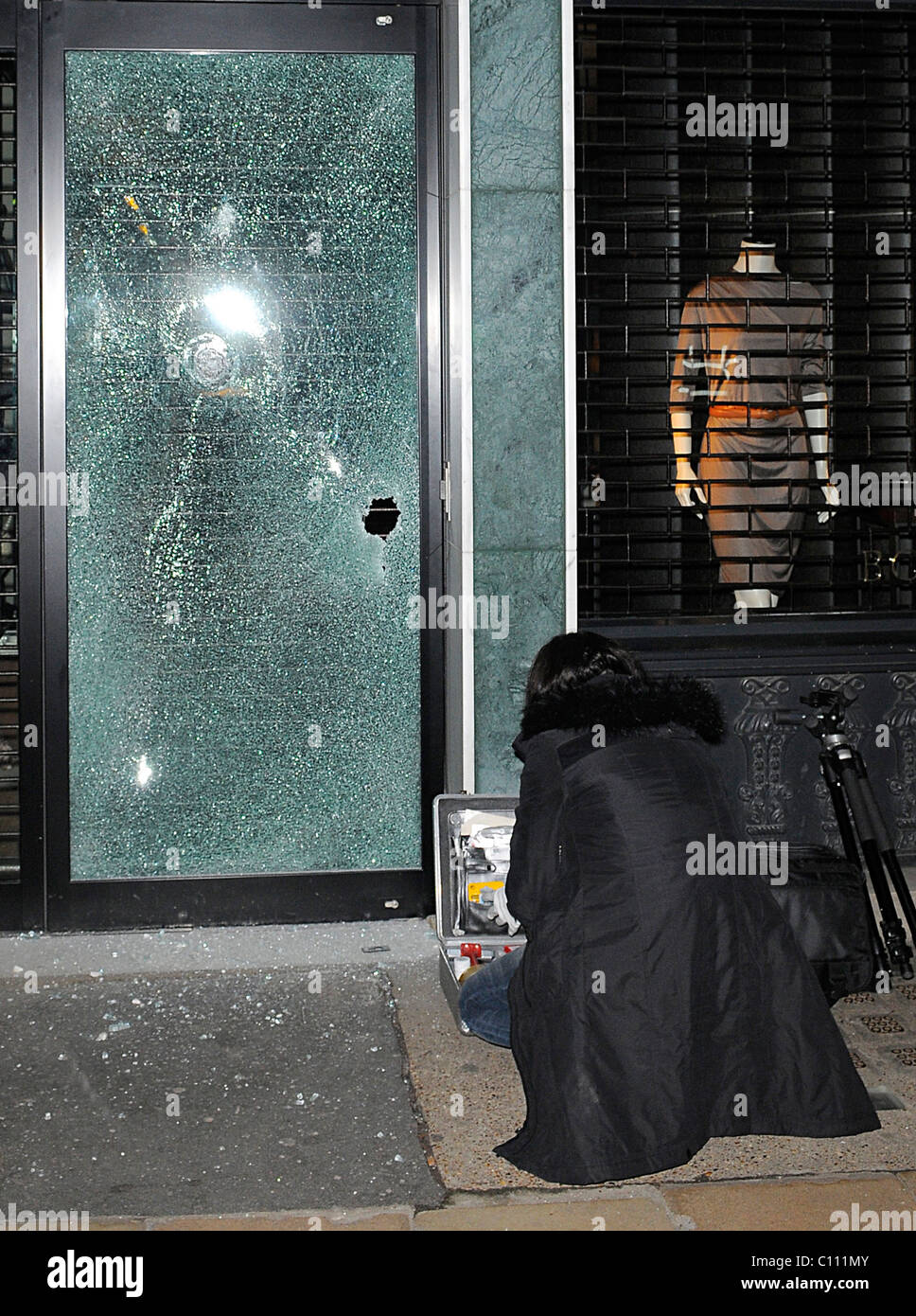 Smash and Grab' thieves strike again in plush Mayfair, following a vast ...