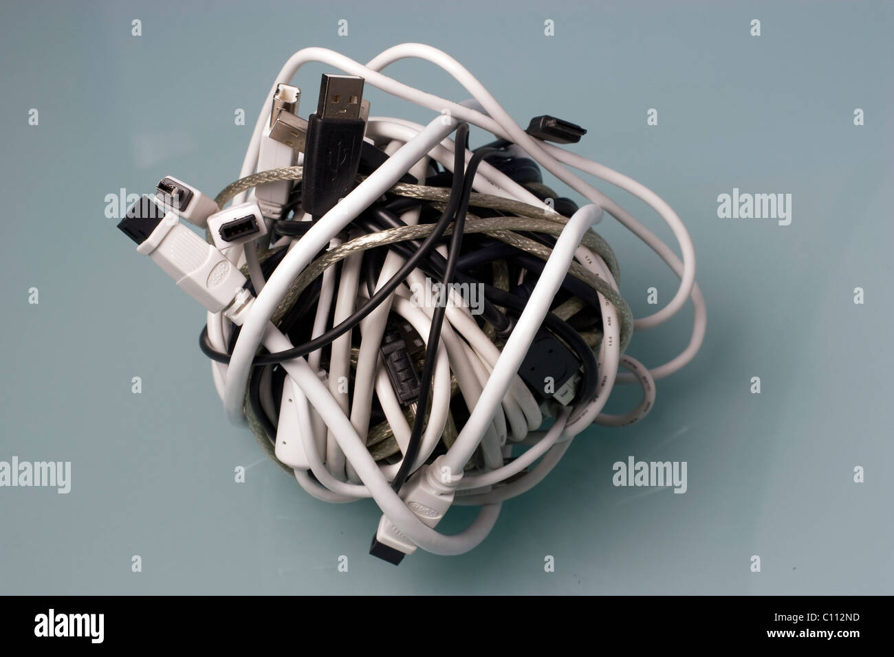 Tangled cables and wires hi-res stock photography and images - Alamy