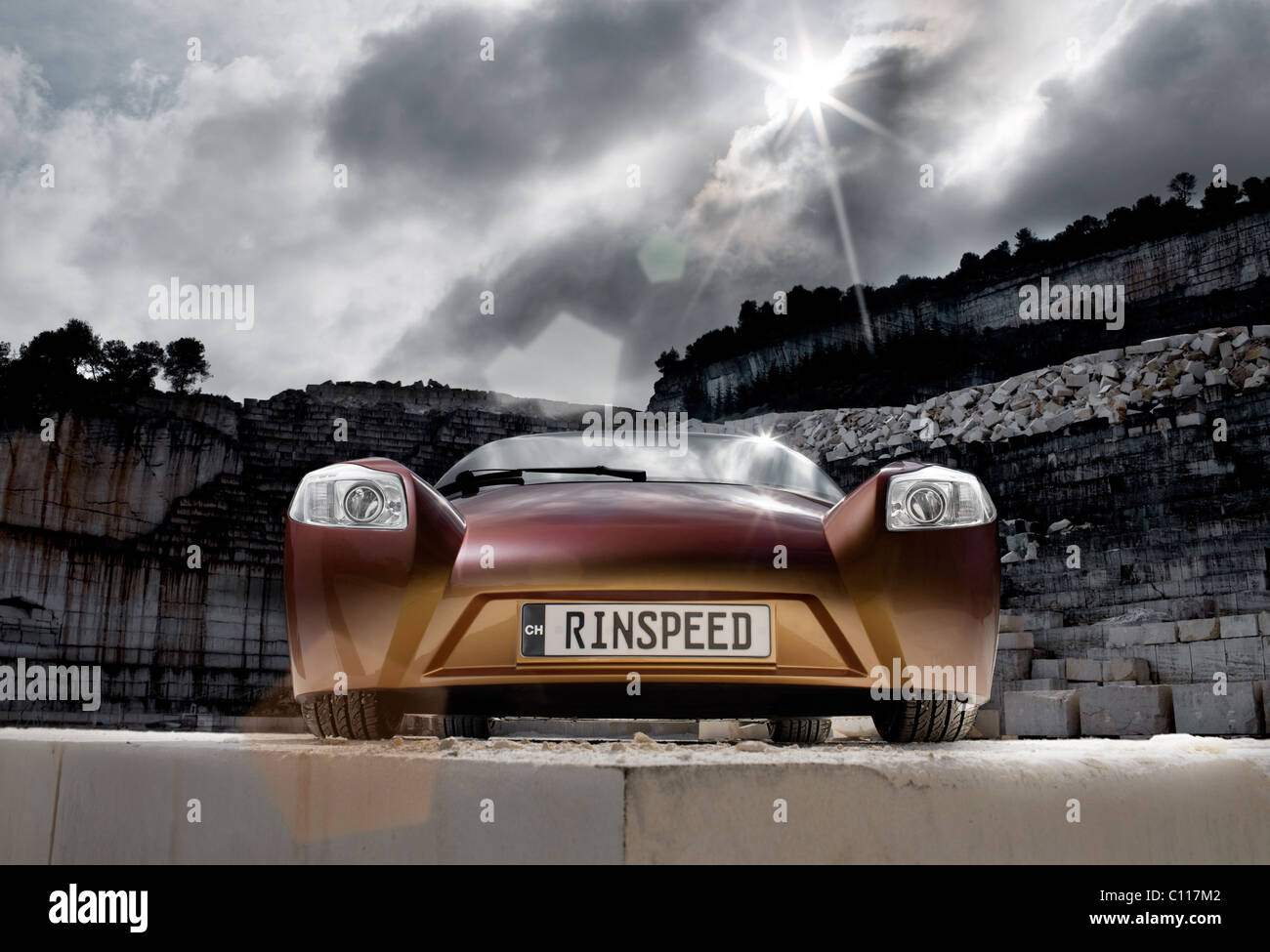 THE WORLD'S FIRST TRANSFORMERS CAR They say two's company and three's a ...