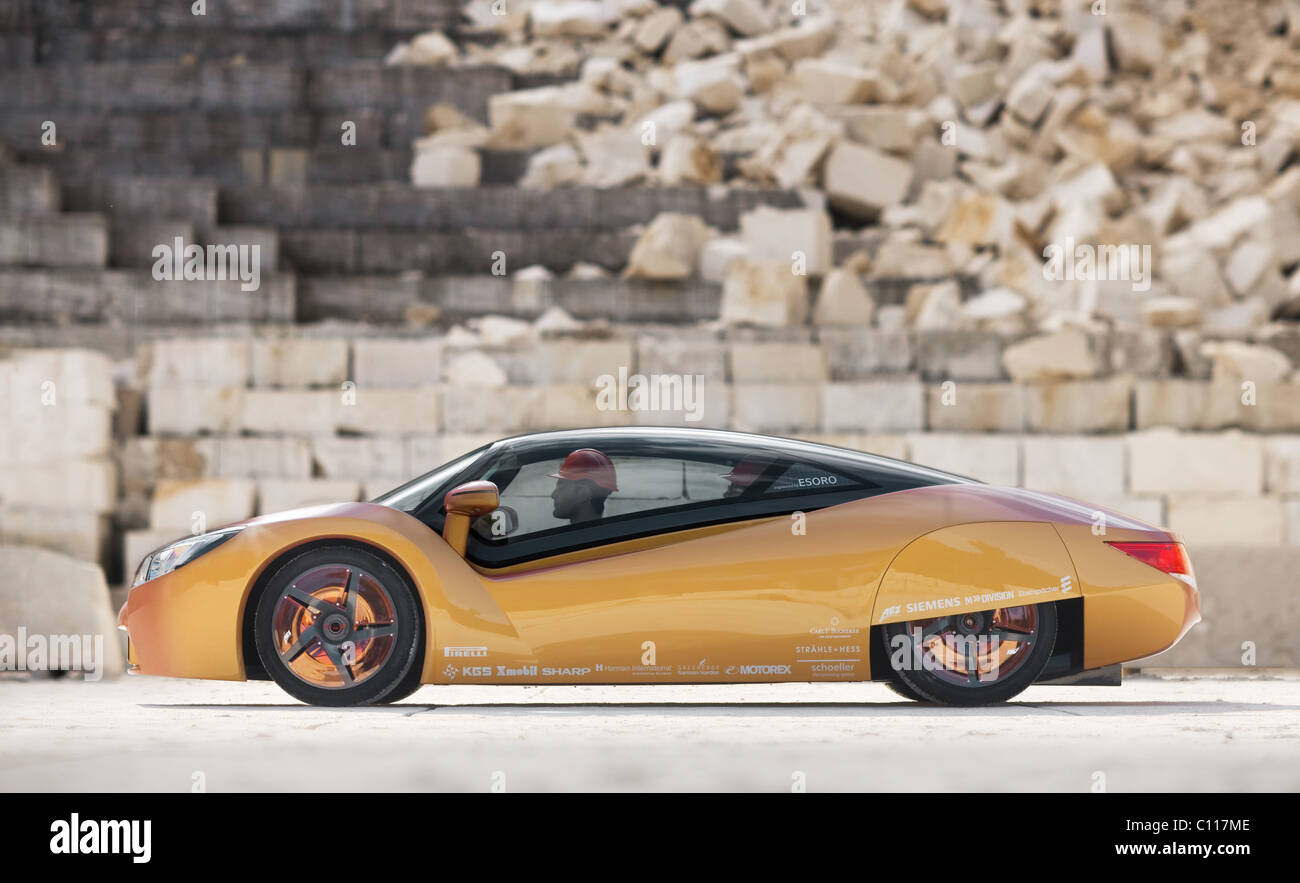 THE WORLD'S FIRST TRANSFORMERS CAR They say two's company and three's a ...