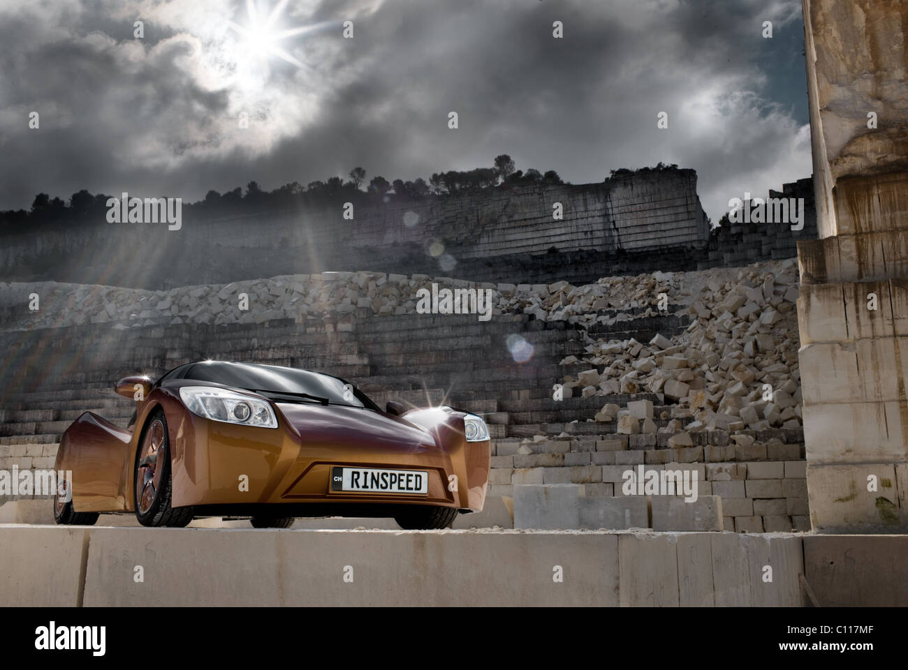 THE WORLD'S FIRST TRANSFORMERS CAR They say two's company and three's a ...