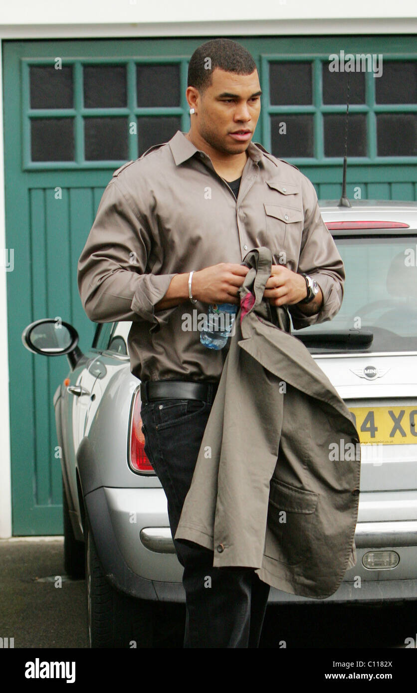 Jason Bell leaving girlfriend Nadine Coyle's home following the ...