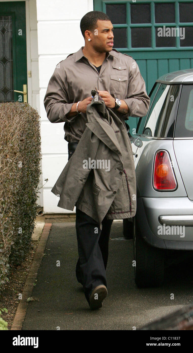 Jason Bell leaving girlfriend Nadine Coyle's home following the ...