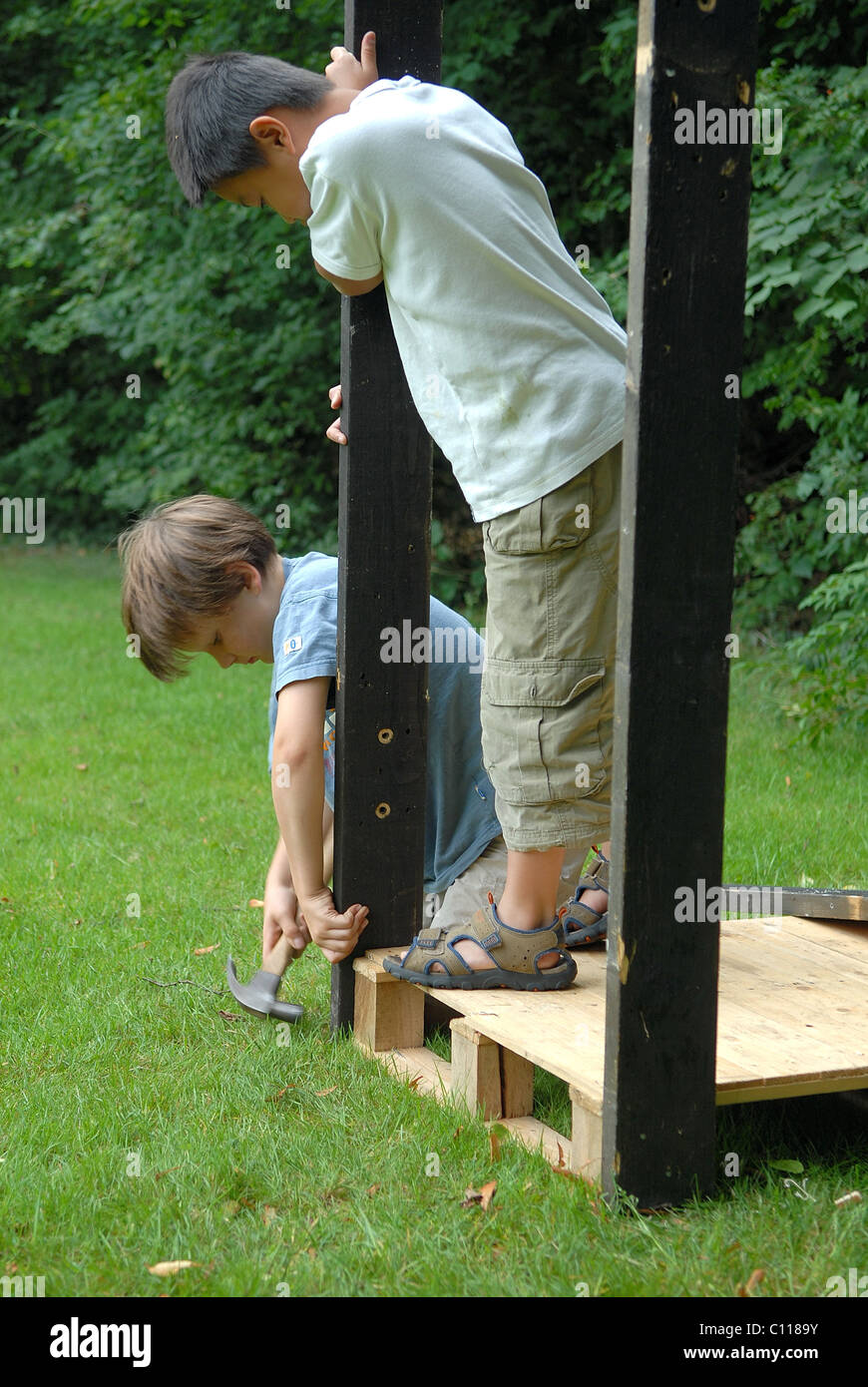 Children, boys, building hi-res stock photography and images - Alamy