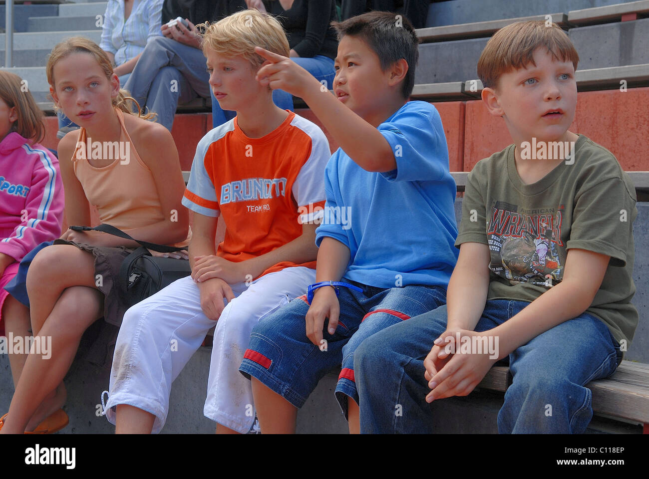 Children hanging out hi-res stock photography and images - Alamy
