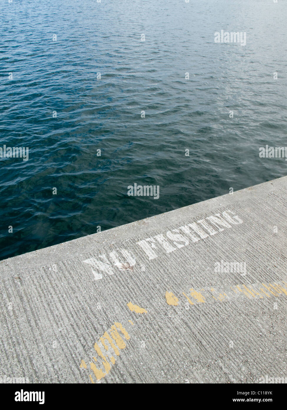 No Fishing sign on jetty at Padstow, Cornwall Stock Photo - Alamy