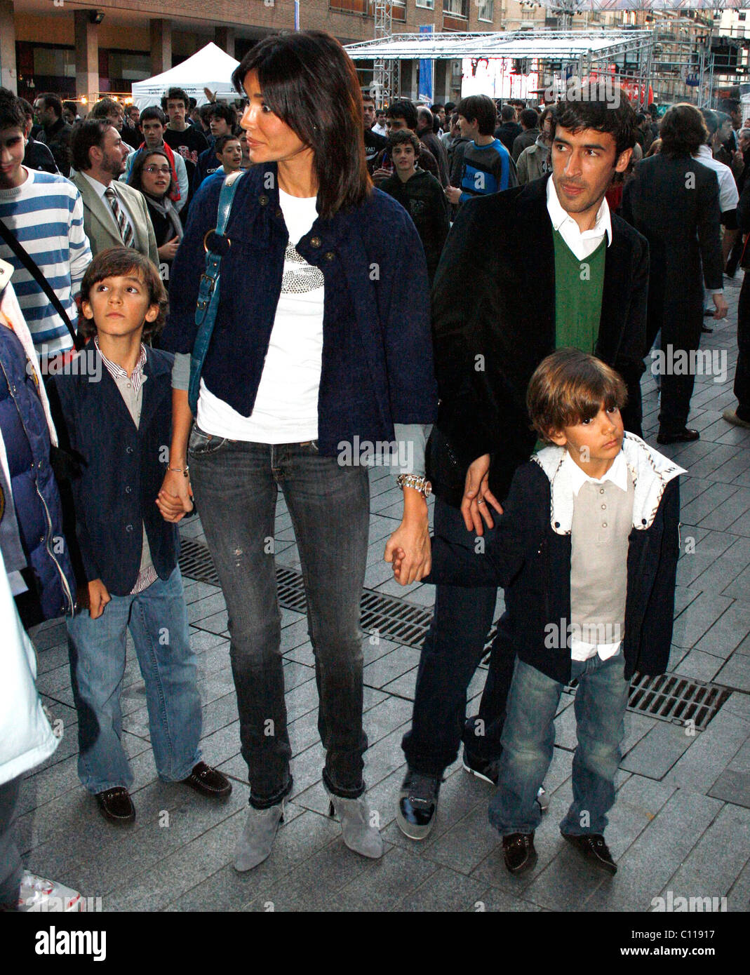 Real Madrid football star Raul and his family attend a basketball game ...