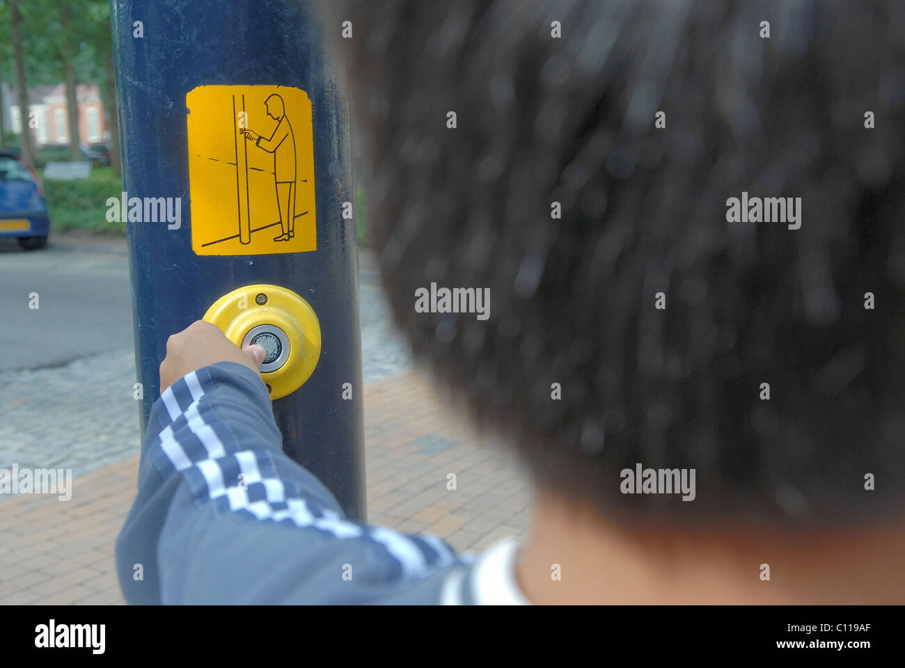Child pushing button hi-res stock photography and images - Alamy