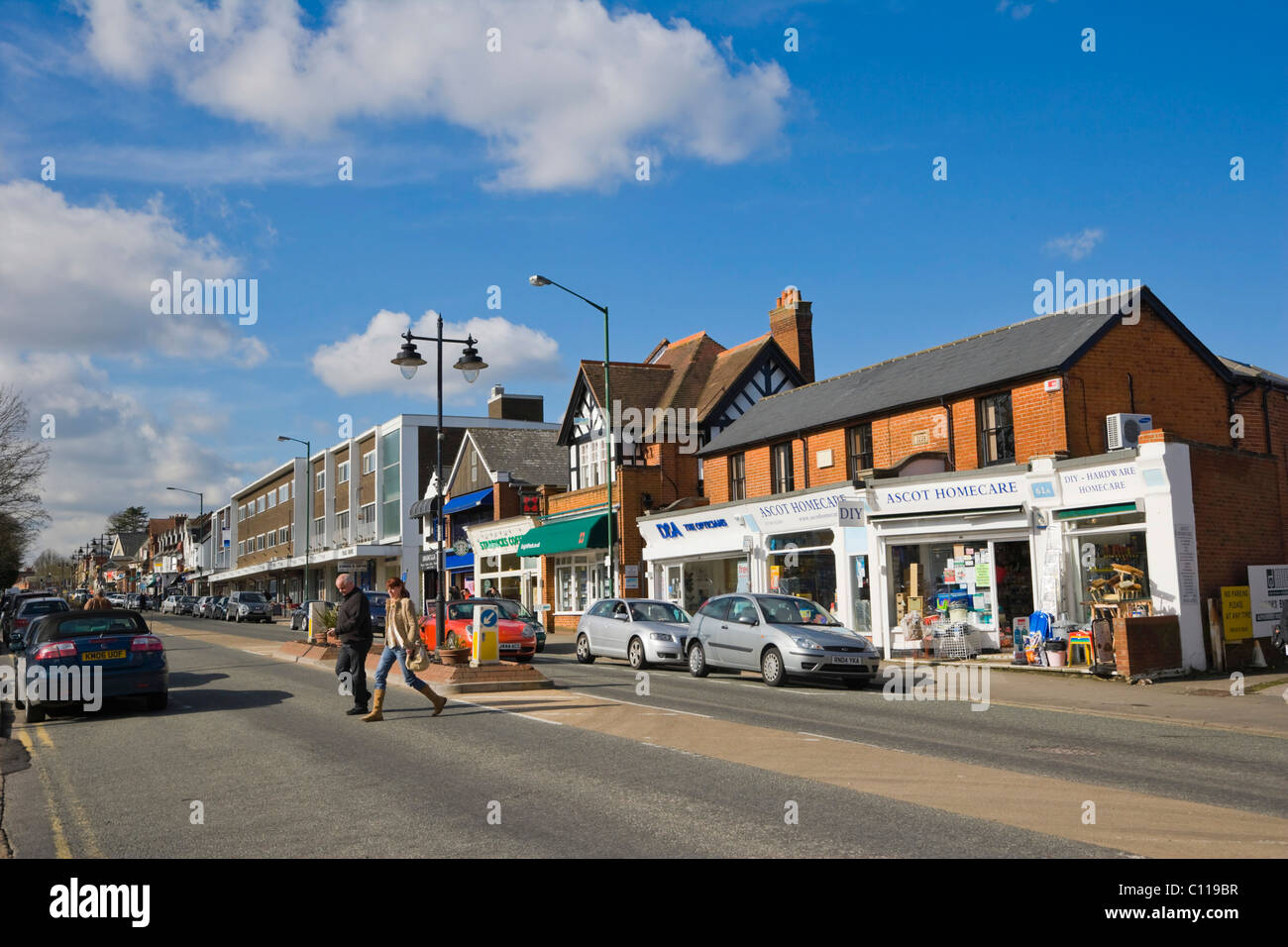 Ascot high street hi-res stock photography and images - Alamy