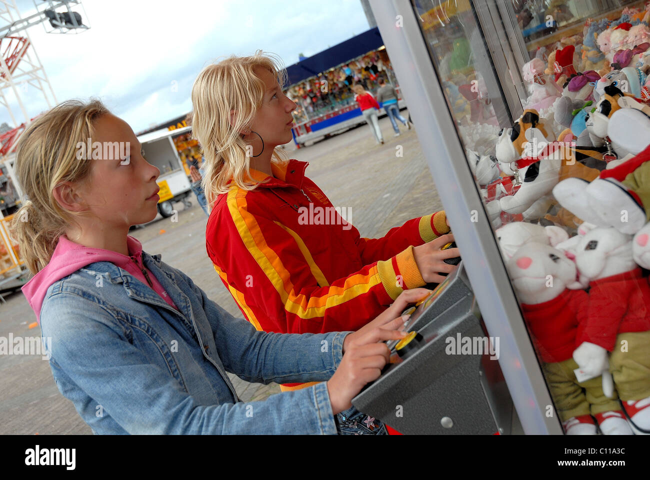 Theme park playing game hi-res stock photography and images - Alamy