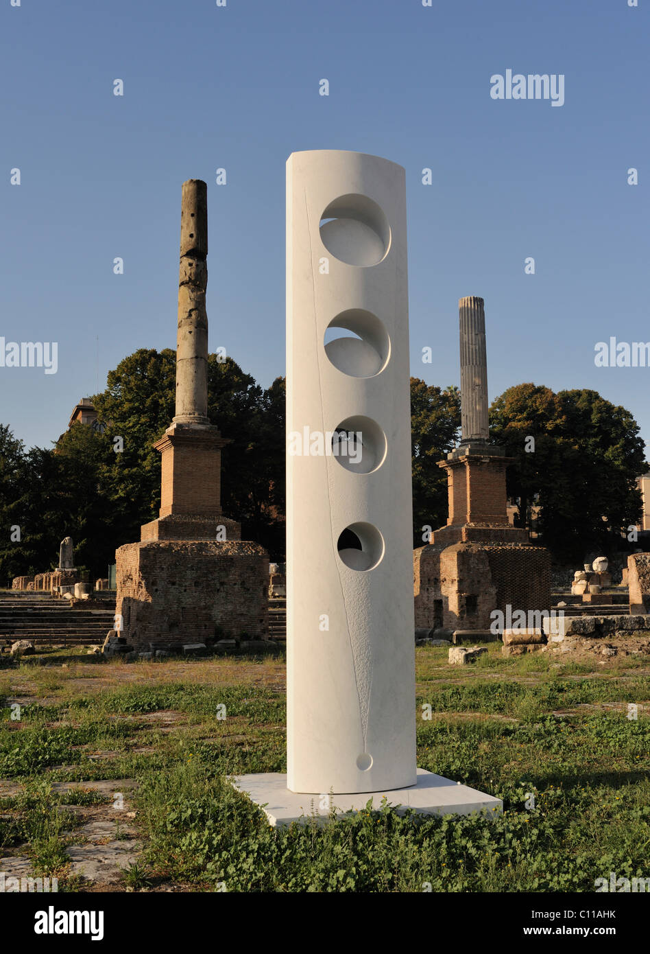 Modern italian sculpture hi-res stock photography and images - Alamy