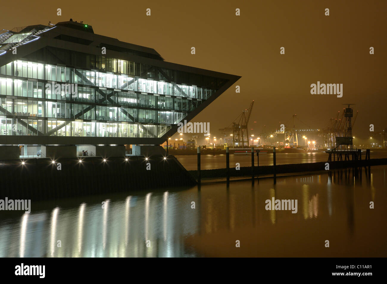 Docklands, glass office building, illuminated at night, Edgar-Engelhard ...