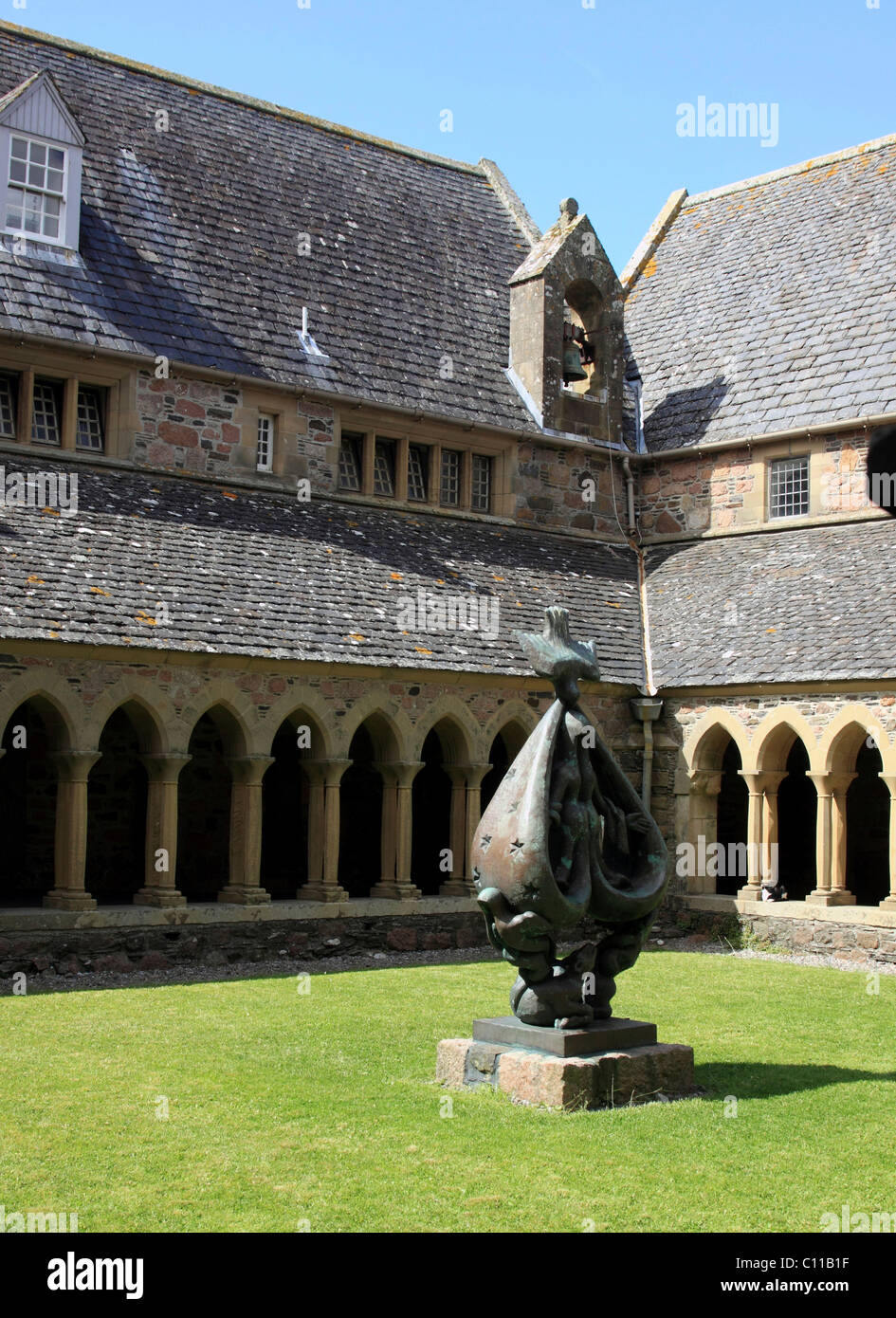 Iona Abbey, courtyard, cloister, Iona island, Inner Hebrides, Scotland ...