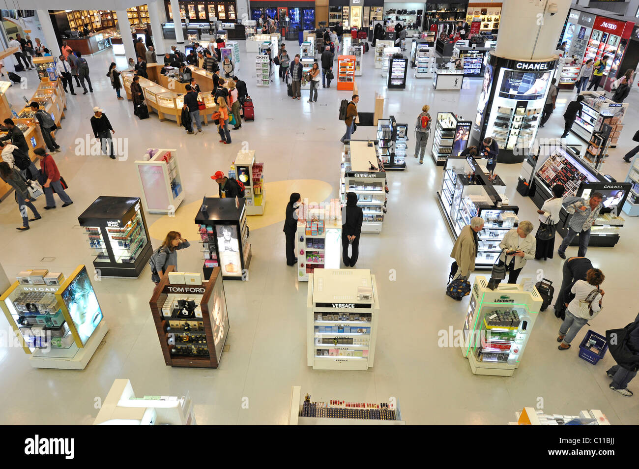 Duty-free zone, Doha International Airport, Doha, Qatar, Asia Stock ...