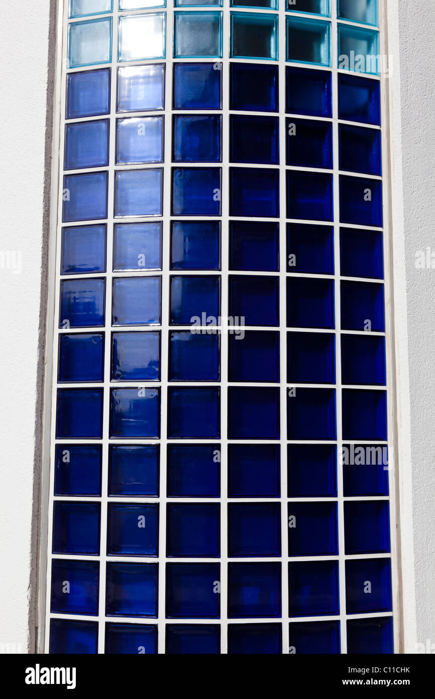 Blue glass bricks hi-res stock photography and images - Alamy